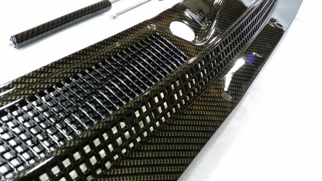Wicked Coatings - Car exterior element coated in carbon fibre